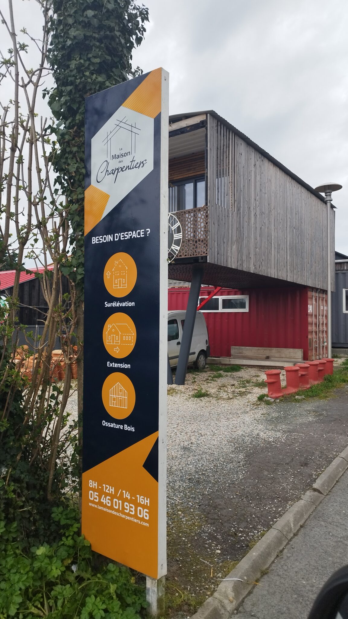 Réalisation signalétique - ARFEB - Enseigne magasin - Signalétique - Marquage véhicule - La Rochelle